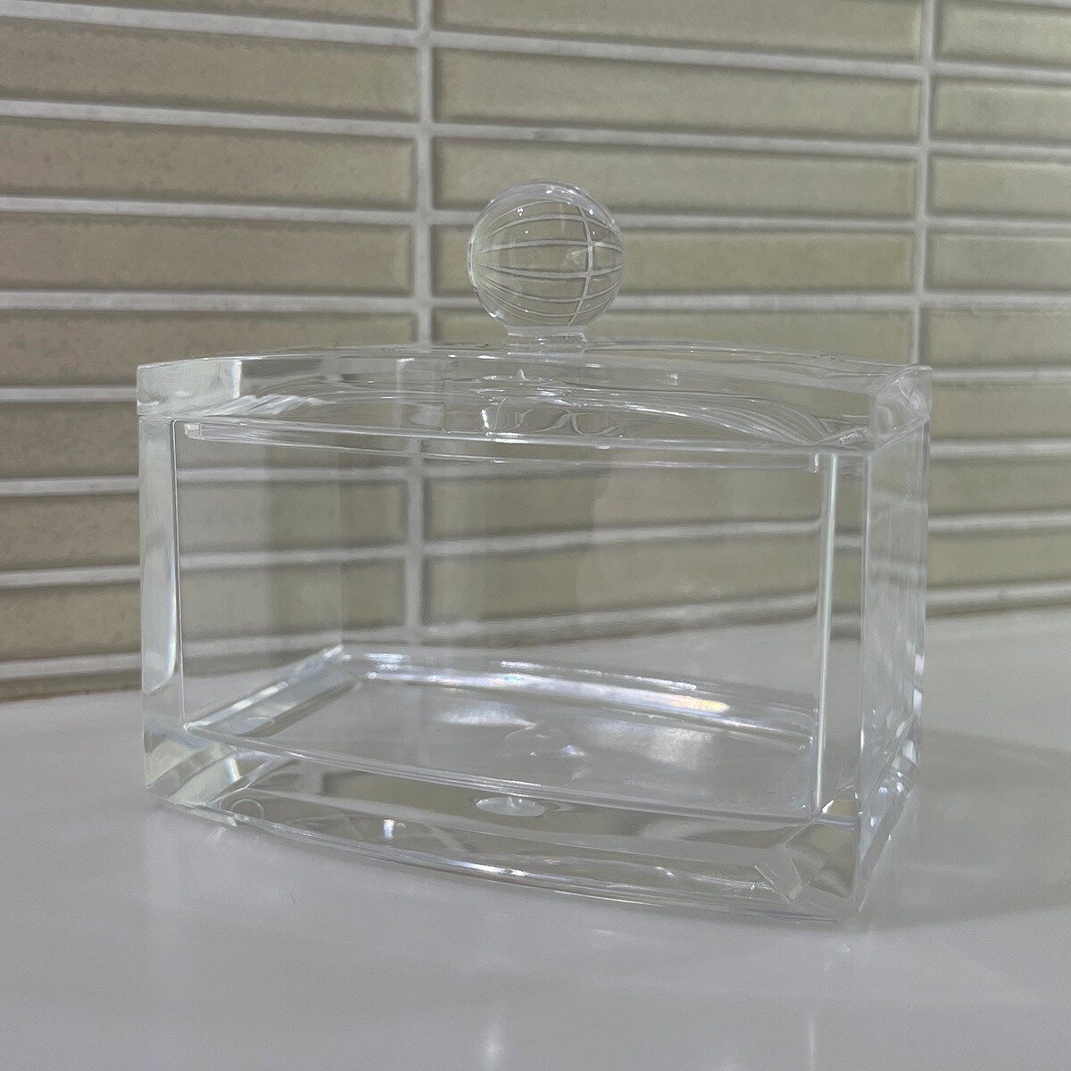 【サイズ(約)】9×6×8cm【材質】アクリル樹脂【取り扱い上のご注意】●商品本体に極細かい線が入る場合がありますが、成型上さけられない跡で、傷ではありません。 ご注文時のお時間指定は〔玄関先迄納品商品〕の表記がある項目を指定してください。...
