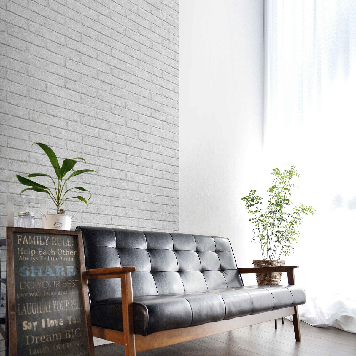 ●白い壁紙を活かせる『透ける』壁装飾シートです●ご自宅の壁を活かしたデコレーションが楽しめます●メッシュタイプなので空気が抜けやすく、貼りやすい設計です●リビングや子供部屋などの壁紙の汚れ防止、キズ防止、キズ隠しが簡単にできます●お部屋のリ...