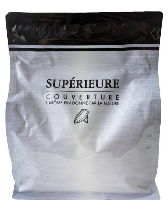 中南米産のフレーバービーンズの風味とスパイシーなバニラの香りが調和したスイートチョコレートです。 ■カカオ分55％ ■乳成分は常に混入する為、原材料の一部として表示しています。 　 名称：チョコレート 原材料名：カカオマス(国内製造)、砂糖...