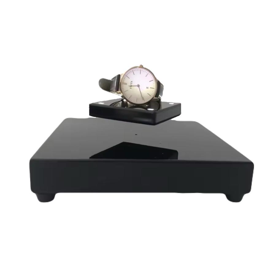 ★商品説明★ご覧頂きありがとうございます。 磁力により宙に浮かせて展示をするディスプレイスタンドです。 フィギュア、スニーカー、置物、時計、サングラス、瓶、ジュエリーなど様々な物の展示に使えます。 【本体サイズ】15×15×2.8cm 【置...