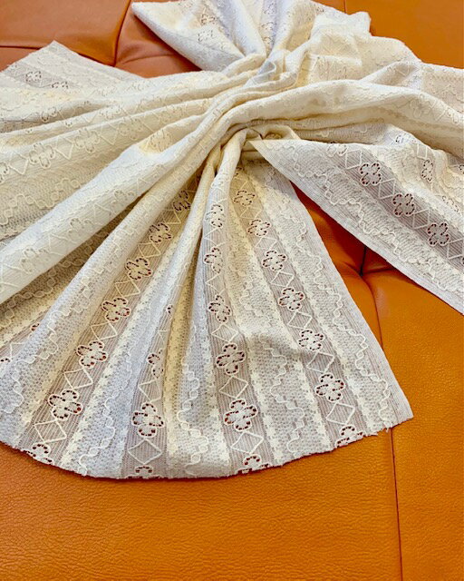 商品情報素材/材質ナイロン／コットンサイズ/寸法1m×30cm注意モニター発色の具合により色合いが異なる場合がございます。小柄コットンレース【生成り】D/#　NB2479 レース　日本製　レース生地　レース小物　ワンピース　ハンドメイド素材...