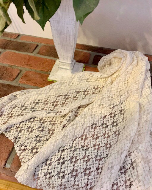 商品情報素材/材質ナイロン／コットンサイズ/寸法1m×30cm注意モニター発色の具合により色合いが異なる場合がございます。可愛い小花のコットンレース【生成り】【白】【黒】日本製（福井県産） レース　日本製　レース生地　レース小物　ワンピース...