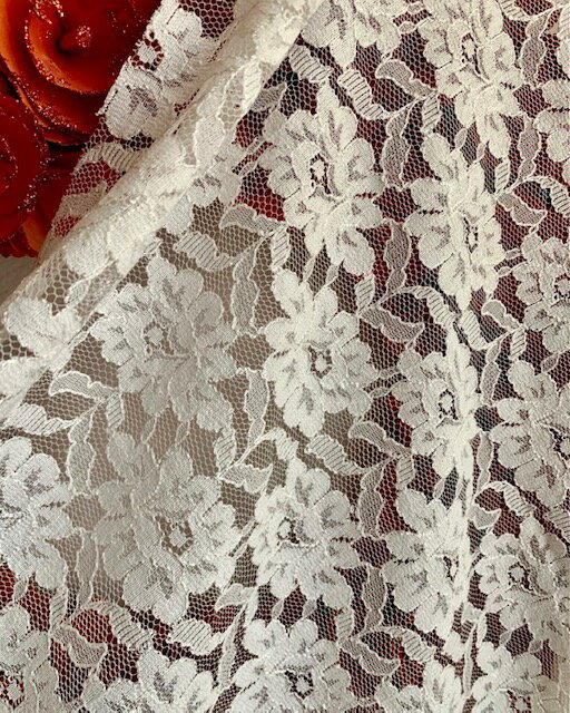 商品情報素材/材質ナイロン／レーヨンサイズ/寸法140cm×30cm注意モニター発色の具合により色合いが異なる場合がございます。中花のフラットなレース【白】NB0933日本製（福井県産） レース　日本製　レース生地　花柄　花柄レース　定番　...