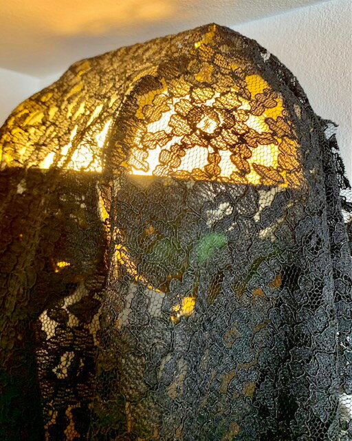 商品情報素材/材質ナイロン／レーヨンサイズ/寸法1m×30cm注意モニター発色の具合により色合いが異なる場合がございます。使い勝手の良い小花コードレース【黒】NB0764日本製（福井県産） コードレース　レース　日本製　レース生地　花柄　花...