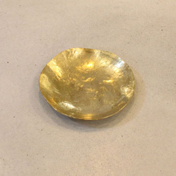 ADER.decor コンポジショントレーll　composition tray ll アデルデコ ADER.decor コスチュームジュエリーの素材として長年付き合ってきた 真鍮素材を使用したトレー。 アクセサリーや鍵置きなどに。 複数枚...