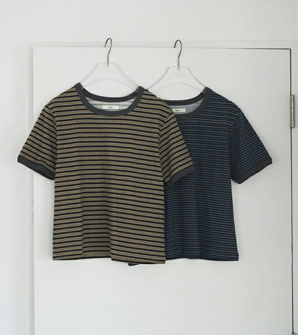 [ anuke / アンヌーク ] ◇Multi Border T-Shirts 薄手のコットン素材を使用したボーダーTシャツ。 程よくコンパクトなシルエットで、すっきりと着られる一枚です。 ムラ感のあるプリントボーダーが、ヴィンテージライ...