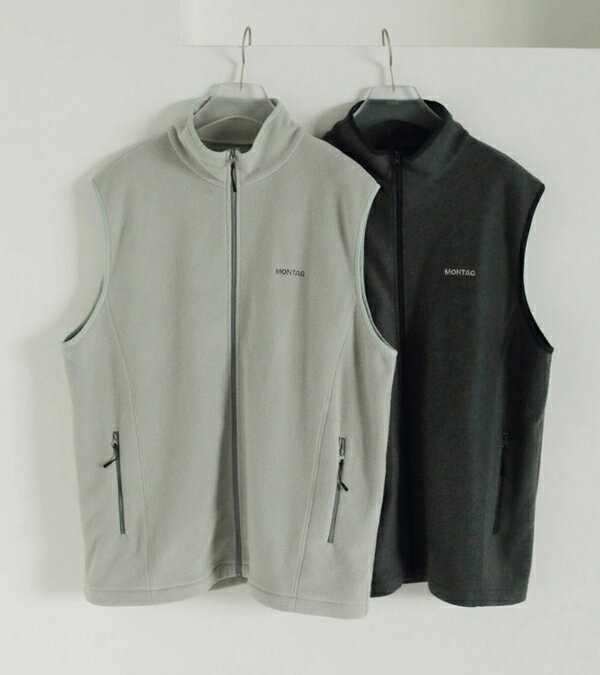 [ anuke / アンヌーク ] ◇Fleece Zip Vest フリース生地を使用したZIPベスト。 アクティブなシーンにもぴったりなカジュアルなデザイン。 切り替えに入れた表振りの飾りステッチや 胸元のロゴ刺繍がシンプルな中のさりげ...
