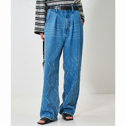 --> レーザーカットワイドデニム/LASER CUT WIDE DENIM(Y261-31001) YENN/イエン レーザー加工で表現するオリジナルパターンが特徴のデニムパンツです。 手作業のクラッシュやブリーチでは出せない、レーザーな...