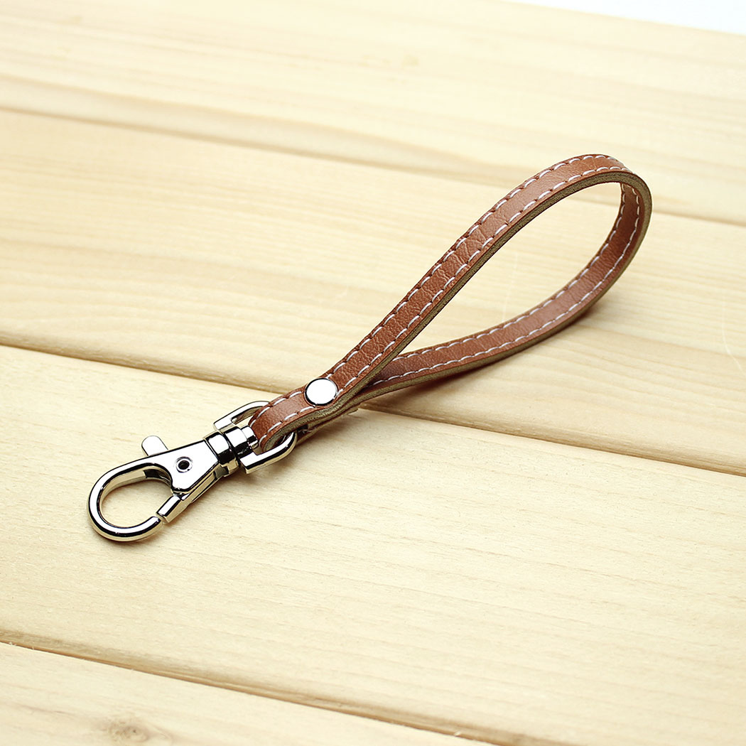 オリジナルの上品でおしゃれ、7色から豊富に選べるハンドストラップです。 手帳型スマホケースにぴったりのデザインと長さが特長です。 ピンク、ブルー、イエロー、ブラック、グリーン、ブラウン、オレンジの7色からお選びいただけます。 素材：フェイク...