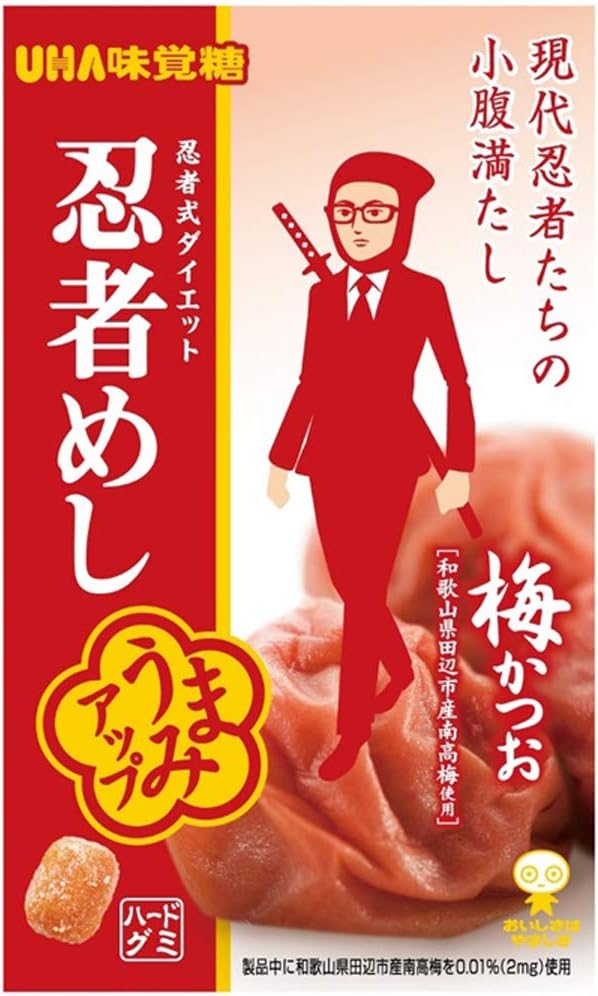 【忍者めし 梅かつおの商品詳細】 ●「忍者めし」は素材の旨味を閉じ込めたハード食感で噛みごたえのあるグミです。 ●梅かつお味。 梅味のお菓子の中でも珍しい、かつおの旨みが効いた梅かつお味です。梅本来の甘酸っぱさに、かつおダシの旨みがアクセン...