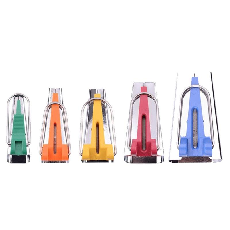 バイアステープ かんたん作成 テープメーカー バイアステープメーカー ミシン アタッチメント 簡単手作り 袖ぐり 衿ぐりのパイピング始末 仮止めクリップ オリジナル作品づくりに 手芸 パ【商品仕様】テープメーカー5個，サイズ：6mm幅、9m...