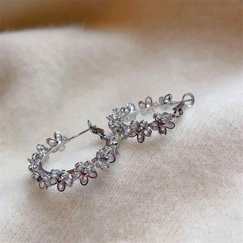 ・素材: 銅・形状: 花卉・処理: 電鍍・流行要素: 花朵・スタイル: ファッション通勤・カテゴリ: 耳飾・対象: 女式・流行要素分類: 植物花卉・カラー: 銀色・サイズ: 6cm