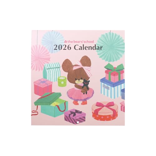 壁掛ピンク/-/38KCA-1・Style:壁掛・パッケージ個数:1・サイズ255×260×4mm 200g・枚数 14枚・仕様六曜表記あり、2026カレンダー人気絵本「くまのがっこう」の世界が 月ごとに展開する壁掛け式カレンダー。