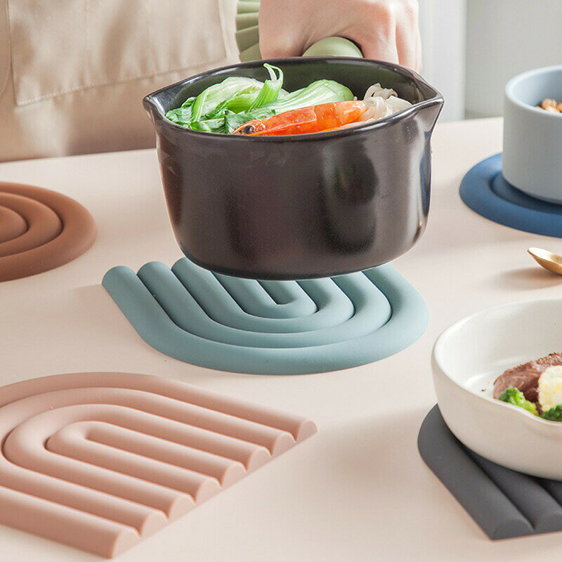 商品説明商品内容食器マット生産国中国サイズ15*15cmカラー写真通り素材シリコン注意書き（購入前に必ずご確認ください）※商品写真は、できる限り現品を再現するように画像処理などの補正を行っておりますが、ご利用のモニターや環境により差異が生じ...