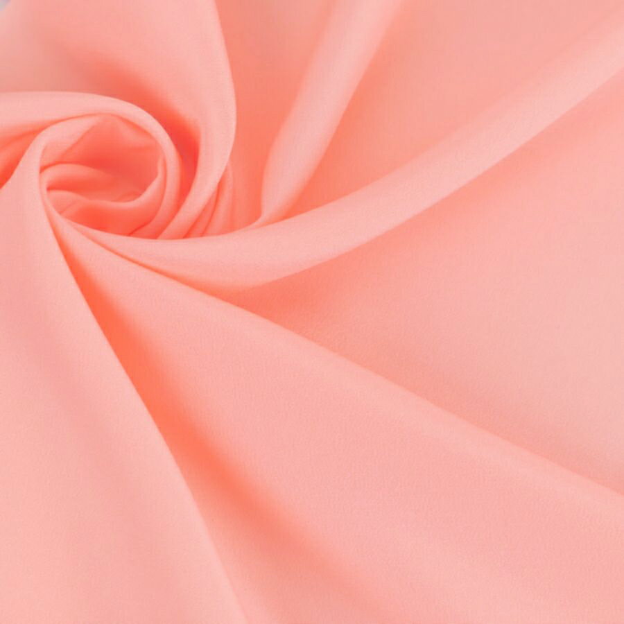 【商品画像について】お使いのモニタや環境により、実物と色が違って見えることがあります。ご了承ください。正絹パレスちりめん 無地(薄さんご色)やさしいピンク色仕様■絹100% ■約37cm幅 ■厚み約0.21mm商品詳細シルク100％の薄手ち...