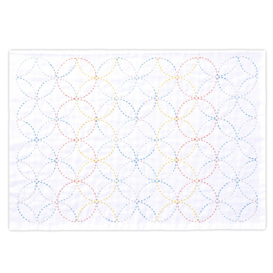 【商品画像について】お使いのモニタや環境により、実物と色が違って見えることがあります。ご了承ください。刺し子のランチョンマットキット ラメ糸 七宝つなぎきらめく伝統柄仕様■できあがりサイズ：約 縦31cm×横45cm商品詳細伝統柄として親し...