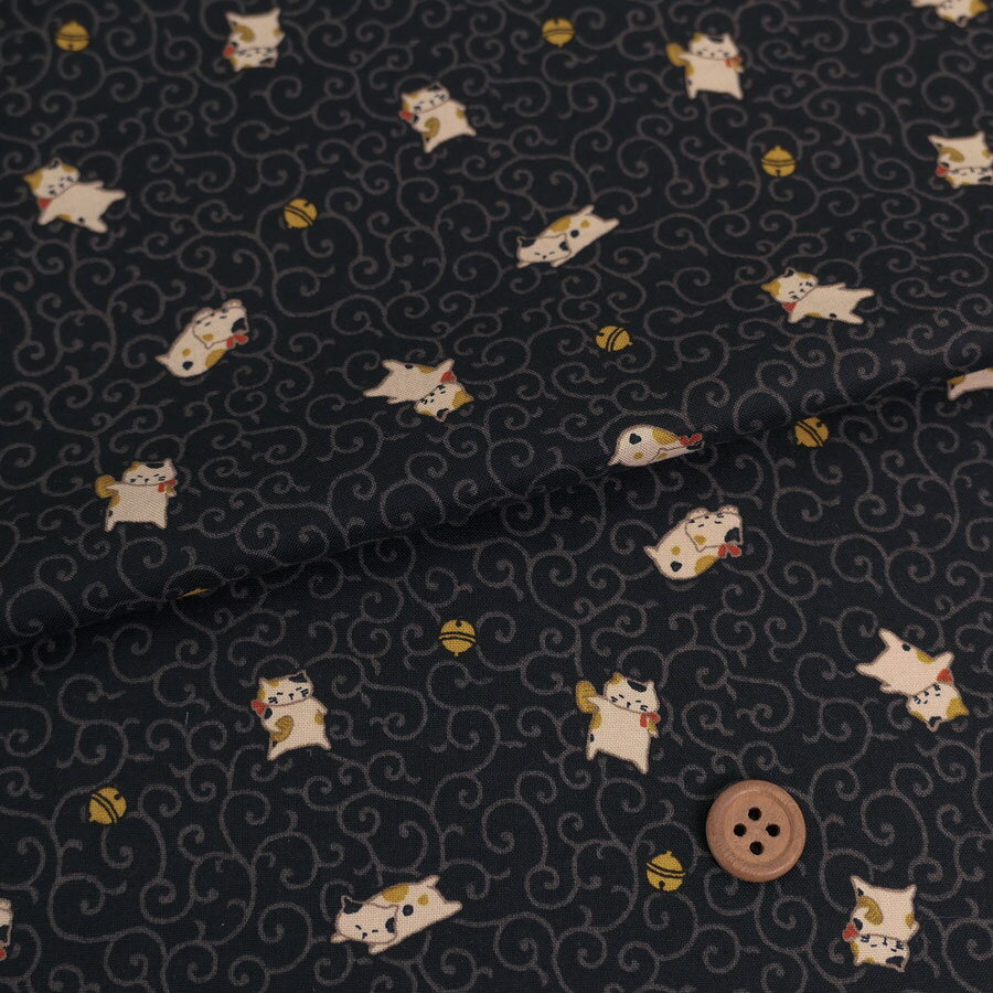 【商品画像について】お使いのモニタや環境により、実物と色が違って見えることがあります。ご了承ください。和柄コットン生地 唐草にのんびり猫(黒)猫柄でバッグや衣類作り仕様■綿100% ■約110cm幅 ■厚み約0.3mm商品詳細和風でかわいい...