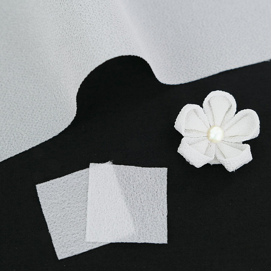 【商品画像について】お使いのモニタや環境により、実物と色が違って見えることがあります。ご了承ください。つまみ細工用カット済み生地・一越ちりめん(白) 3cm角基本の真っ白仕様■レーヨン100% ■約30ミリ角商品詳細つまみ細工専用に3センチ...