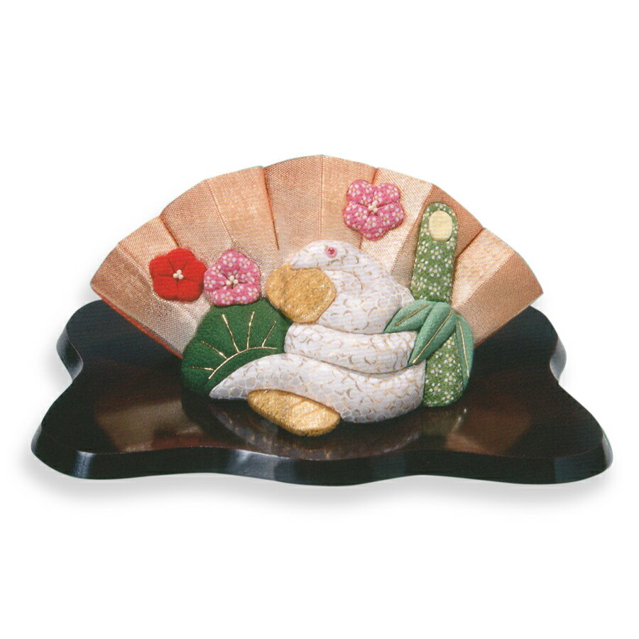 【商品画像について】お使いのモニタや環境により、実物と色が違って見えることがあります。ご了承ください。2025干支木目込みキット 開運の巳繁栄・発展を願う巳年正月飾り仕様■約 高さ12cm（台含む）商品詳細豪華で本格的な木目込み人形キット。...