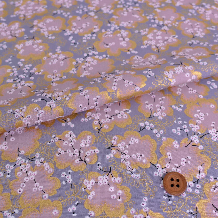 【商品画像について】お使いのモニタや環境により、実物と色が違って見えることがあります。ご了承ください。和柄コットン生地 金彩桜景色(グレー)慎ましくも華やか仕様■綿100% ■約110cm幅 ■厚み約0.3mm商品詳細華やかな金彩が印象的な...