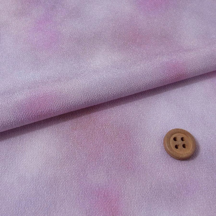 大人気のつまみ細工作家・つゆつきデザイン★シックなトーンがとてもおしゃれなぼかし柄の一越ちりめんです。作品に仕上げた時の色の出方を考えながら、つゆつきさんがこだわってデザインされたぼかし柄。微妙なトーンのさまざまな色が含まれ、従来のぼかしち...