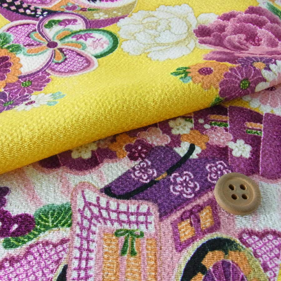 「和」の柄の美しさを改めて実感させてくれる、華やかさと気品を兼ね備えた素晴らしい柄のちりめん生地。●京都の友禅工場に保存されていた40年程前の友禅型をそのまま使った古布再現ちりめんです。当時の女の子の着物用に製作されたもので、今ではその懐か...