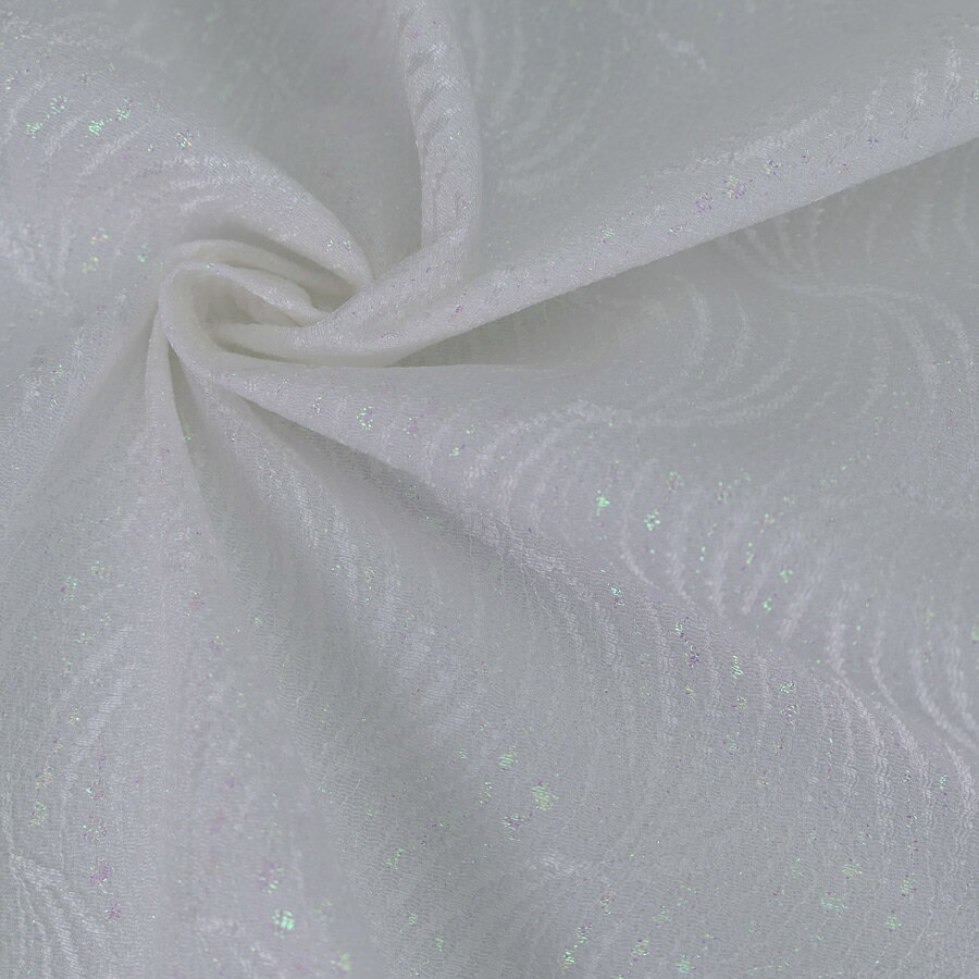 表面にレース生地を重ねためずらしいちりめん生地。全く新しい提案のちりめんで、ひと味違った手芸を楽しんでいただけます。○レース部分は生地の横幅約70〜74cmのうち60〜64cmで、生地の両端（耳側）にはレースがありません。波模様と光るラメに...