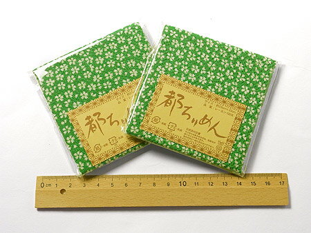 ちりめん手芸や縮緬細工にも使いやすい、約23cm×33cmのちりめんカットクロスです。緑地に白の小桜が一面に咲く、可憐な柄のちりめん生地です。桜の大きさは直径およそ7ミリ、小さい柄です。●明るめの緑色です。◆染色ロットにより、色や風合いが多...
