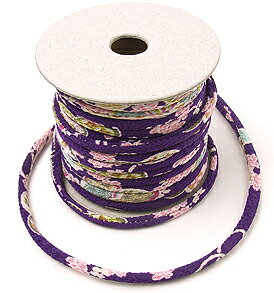 シックな紫色にピンク色の小さな桜。ひかえめな上品さが素敵です。一番細いサイズの丸ひもです。3ミリよりもさらに細いので、とんぼ玉に通したりするには便利なサイズです。見た目は2ミリよりも太く見えますが、つまむと見た目よりも細くなります。ちりめん...