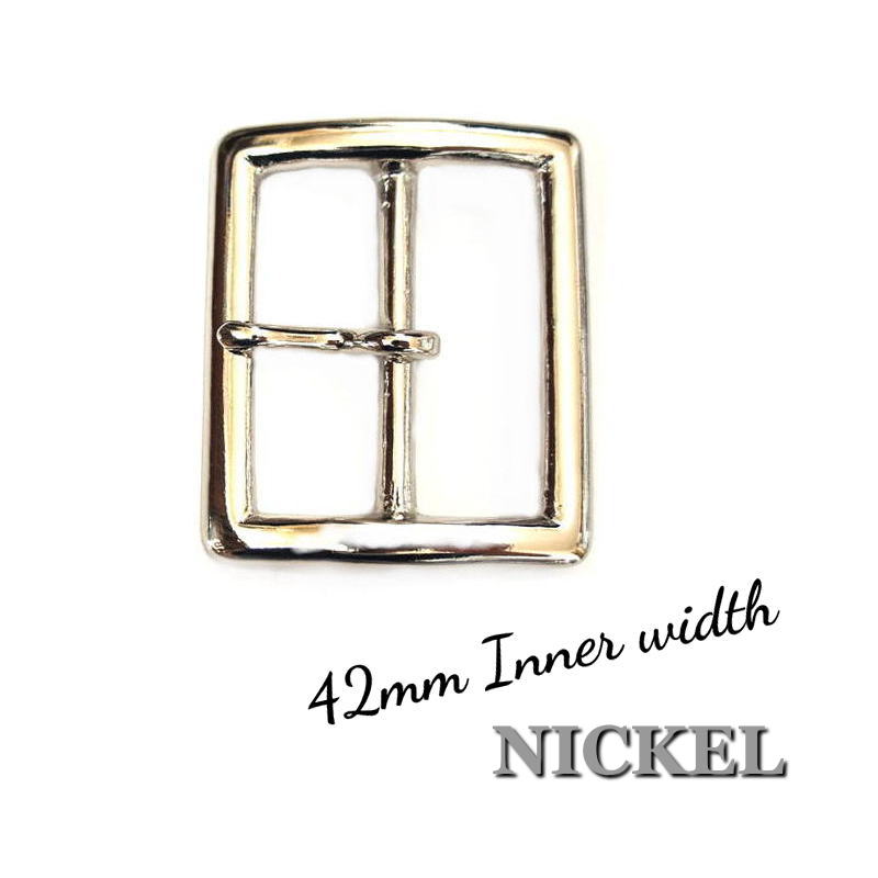 【 材　質 】　真　鍮 / ニッケルメッキ仕上 【 生産国 】　日本製 【 サイズ 】　最大約 58 mm x 48 mm 【 最適ベルト幅 】42 mm 〜 43 mm 1950年代に流行ったビンテージスタイルの 長方形型のバックルで新品...
