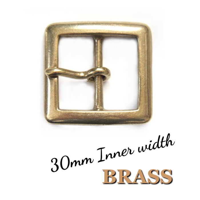 【 材　質 】　真　鍮 【 生産国 】　日本製 【 サイズ 】　最大約 44 mm x 47 mm 【 最適ベルト幅 】30 mm 〜 31 mm ※計測はセンターバーの内幅です。 【 重　さ 】　約 38 g ビンテージスタイルスクエア型...
