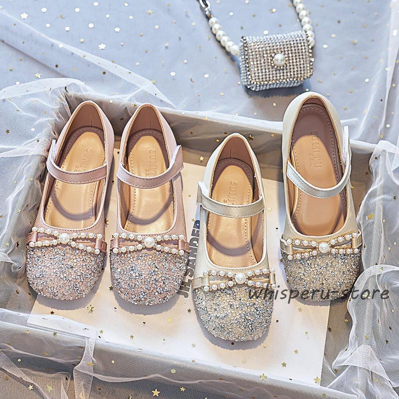 結婚式参列、リングガールに適、発表会や七五三などのおめかしするイベントにも適。素材は柔らかく柔軟性があるため、足も痛くならず履き心地良よいのが特徴。喜んで履いてくれる子供にパパママの負担も軽減されます。ワンピースやドレスなどによく合います。...