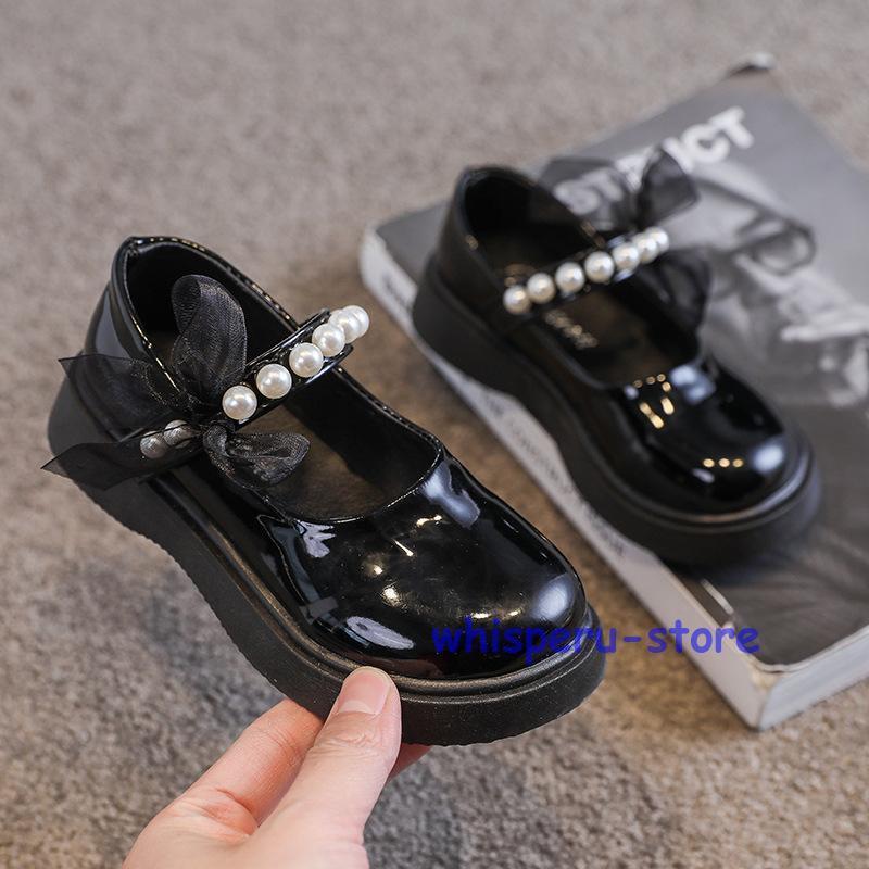 ■女の子用フォーマル革靴可愛いだけじゃなく、靴底がローヒールでフラットなので、つま先に負荷がかからないので、長時間履きでも疲れにくい。■履きやすい革靴柔らか立体インソール構造で疲れにくい。かかと部分も柔らかい素材で初めての革靴デビューでも痛...