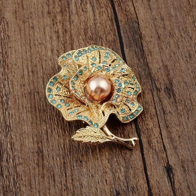 ■品名：ブローチ■素材：合金■カラー：全1色■サイズ：5.1cm×3.8cm■ 産地：中国人気検索キーワード：ブローチ 豪華 華やか 入学式 卒業式 入園 卒園 式 ブローチ ストール留め コサージュ ブローチ ストールピン ピアス パール...