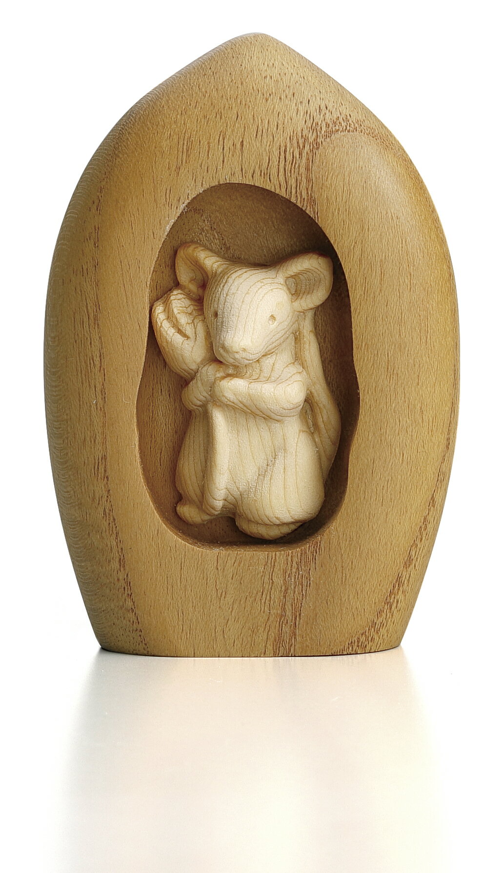 手のひらのおまもり十二支 『子(ね)』 子(ネズミ) 子宝の象徴として縁起が良いとされる動物です。そのため、子年は子孫繁栄の年といわれます。 十二支の動物『子(ね)』をかたどったおまもりです。身近に置ける、手のひらサイズのおまもりにしました...