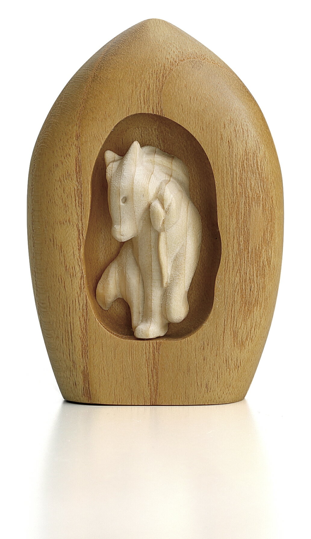 手のひらのおまもり十二支 『午(うま)』 ウマは古くから人間の生活に欠かせない、大切なパートナーです。力強く、健康や豊作を象徴する動物でもあります。 十二支の動物『午(うま)』をかたどったおまもりです。身近に置ける、手のひらサイズのおまもり...