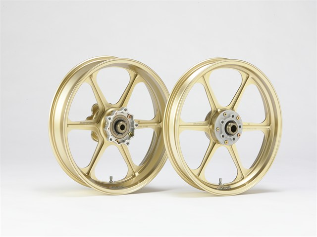 メーカー品番 : 28675193ブランド : GALE SPEEDJANコード : 4538792951126適合モデル : Z1000J 81-83 (チェーンライン6mmオフセット)品名 : R 450-18 GLD [TYPE-N]...