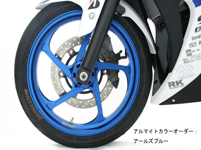 メーカー品番 : 28835027ブランド : GALE SPEEDJANコード : 4538792799117適合モデル : YZF-R25 15-20/MT-25/MT-03 16-19*ABS不可品名 : F 300-17 GLD [...