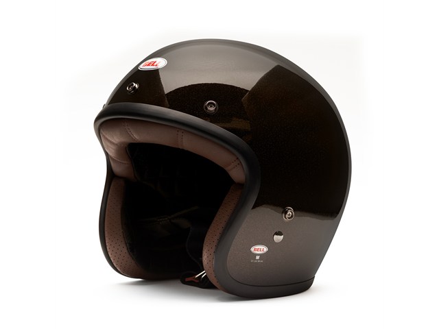 1954年にベルが初めて製造したヘルメットからインスピレーションを得たCustom500は、楕円形のデザインと薄型のフィット感で新たに改良され、 昔ながらのスタイルを保ちながら、小型な外観と快適性を実現しています。 ・内装は日本人向けのAs...