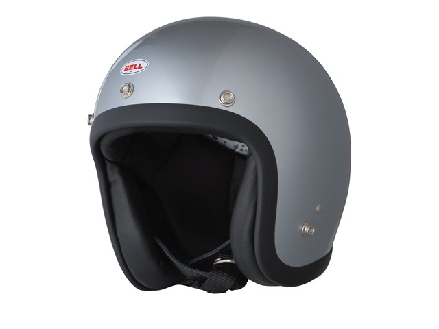 1954年、ベルオートパーツよりヘルメット部門として独立し、最初に着手した「500」と言われるジェット型ヘルメット。 500は発泡ライナーを内装に採用した画期的なヘルメットであり、その後「500-TX」というモデル名で継承されていきます。 ...