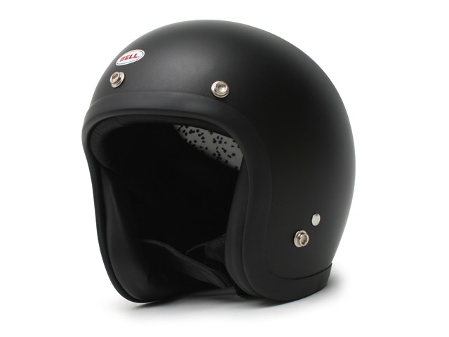 1954年、ベルオートパーツよりヘルメット部門として独立し、最初に着手した「500」と言われるジェット型ヘルメット。 500は発泡ライナーを内装に採用した画期的なヘルメットであり、その後「500-TX」というモデル名で継承されていきます。 ...