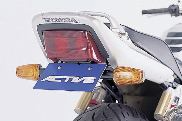 ACTIVE フェンダーレスキット ブラック対応車種 HONDA CB1300SF '1998 ~ '2002 フェンダーレスキット(ナンバー取付ステー) フェンダーレスキット ブラック 車体に加工が必要なく、ノーマルウィンカーの取り付けは...