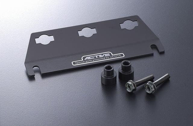ACTIVE ホーンステー ブラック対応車種 KAWASAKI ZRX1200R '2001 ~ '2008, KAWASAKI ZRX1100 '1997 ~ '2000 ZRX/GPZ用 ホーンステー ホーンステー ブラック 正面から泥...