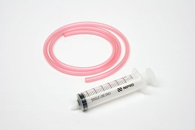 ACTIVE エア抜きポンプ30ml (チューブ1m) ポンプサイズ 30ml エア抜きポンプ30ml (チューブ1m) ブレーキラインのエア抜き作業をサポートする便利アイテム。キャリパー交換やオーバーホール等でのフルードの入れ替え作業が大...