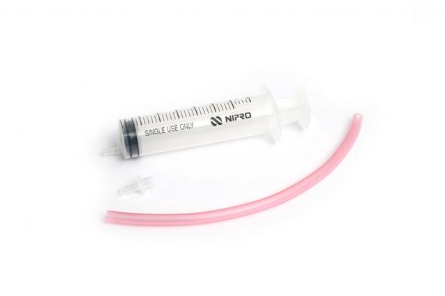 ACTIVE エア抜きポンプ30ml (チューブ15cm) アダプター付 ポンプサイズ 30ml エア抜きポンプ30ml (チューブ15cm) アダプター付 ブレーキラインのエア抜き作業をサポートする便利アイテム。キャリパー交換やオーバーホ...