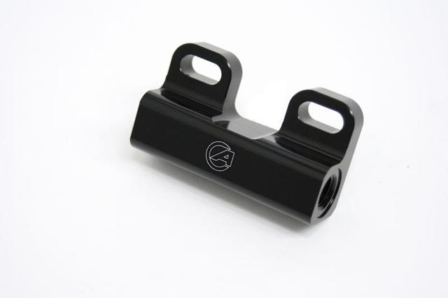 ACTIVE #3 2WAYセパレーター(幅60mm) ブラック 2WAYセパレーター #3 2WAYセパレーター(幅60mm) ブラック 主にカワサキ車やネイキッド車のブレーキホースの取り廻しに見られる、2WAYセパレーター。純正と同様に...