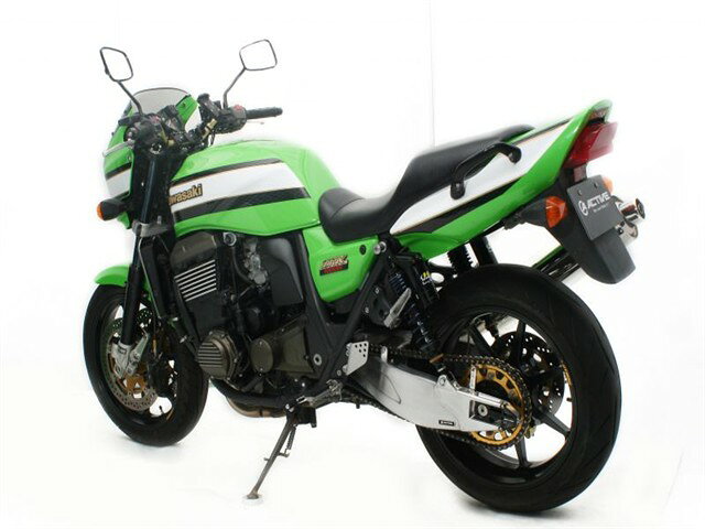 適合モデル : ZRX1200R 2001〜 2008,ZRX1200S 2001〜 2008商品説明ストリートを中心に剛柔のバランスを徹底的に追求し、近年すさまじく進化するタイヤの特性をより活かすことができるストリートスポーツスイングアー...