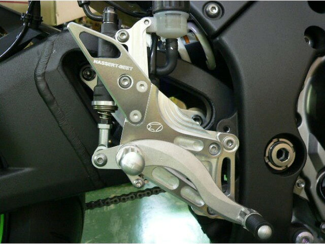 ※画像はイメージとなります。別なカラーを参考に掲載している場合があります。2011 Ninja ZX10R ハイパーバンク高い耐久性をコンセプトに、徹底した安全設計のもと、リプレイスステップでは初めて熱間鍛造製法を取り入れたHYPER BA...