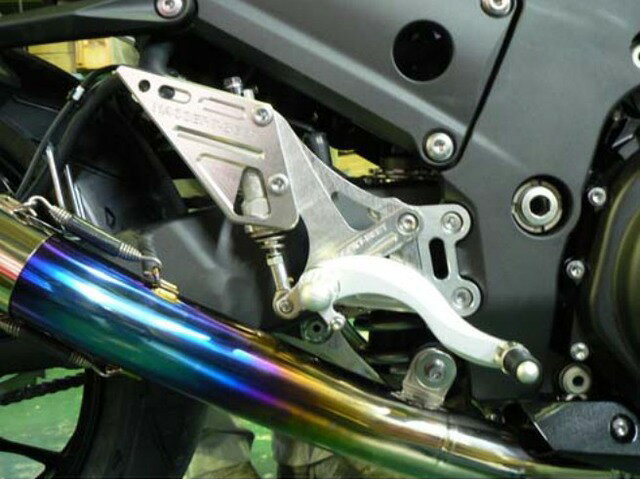 ※画像はイメージとなります。別なカラーを参考に掲載している場合があります。Ninja ZX14R ハイパーバンク高い耐久性をコンセプト に、徹底した安全設計のもと、リプレイスステップでは初めて熱間鍛造製法を取り入れたHYPER BANK（ハ...