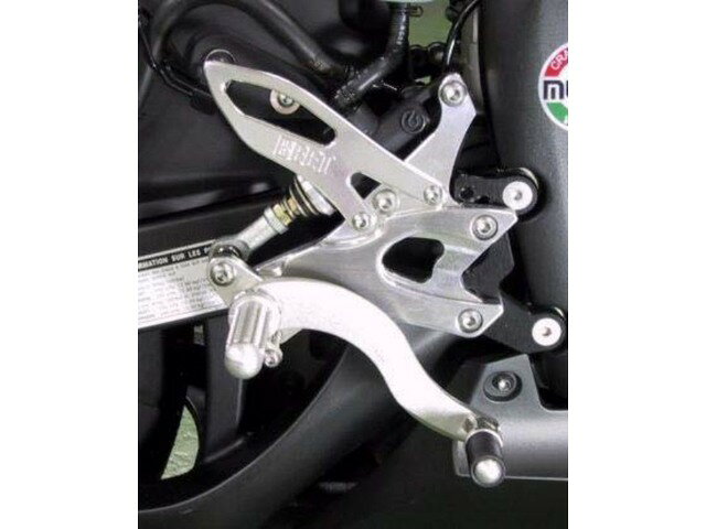 ※画像はイメージとなります。別なカラーを参考に掲載している場合があります。`04-〜`05 YZF-R1 ハイパーバンク高い耐久性をコンセプトに、徹底した安全設計のもと、リプレイスステップでは初めて熱間鍛造製法を取り入れたHYPER BAN...
